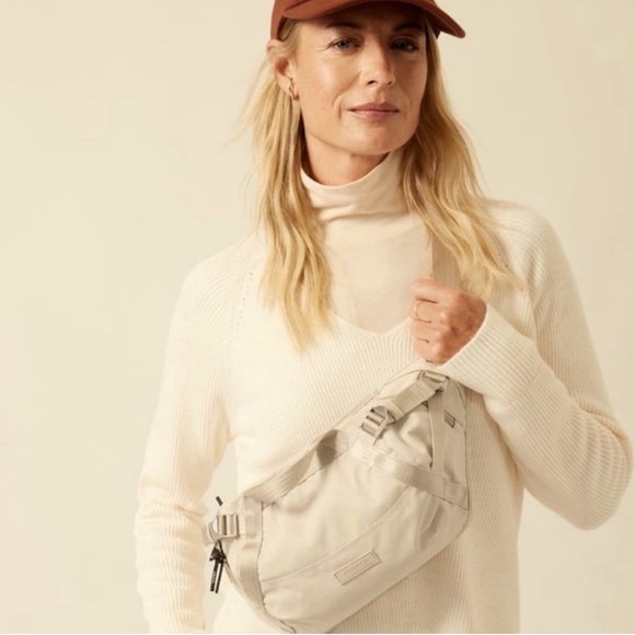 Athleta | Bags | Nwt Athleta Excursion Waistbag | Poshmark